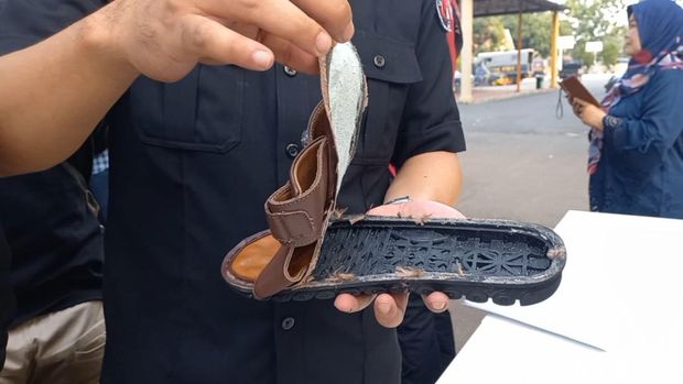 Dikendalikan Napi, Oot dan Oyo Edarkan Sabu Lewat Sandal Dikendalikan Napi, Oot dan Oyo Edarkan Sabu Lewat Sandal