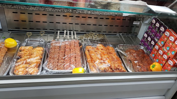 Toko Kebab Favorit Taylor Swift di London Jadi 'Wisata' Bagi Swiftie