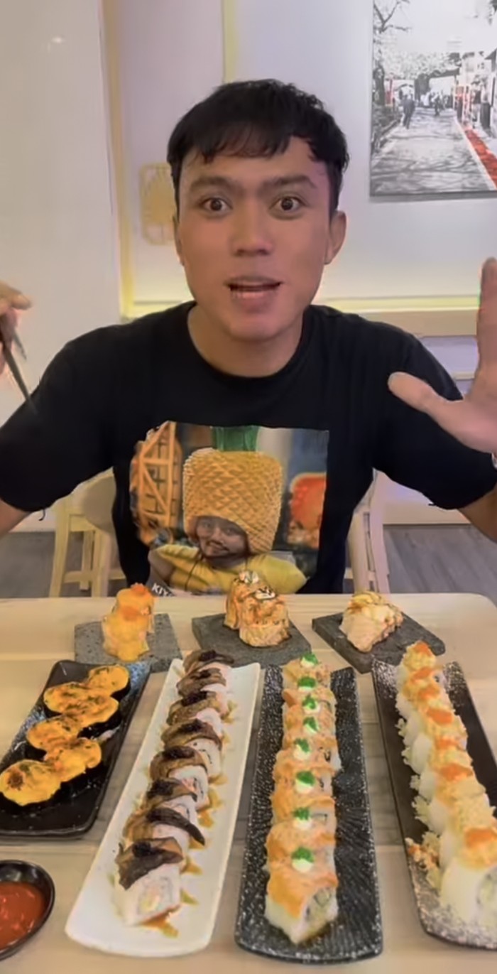 Gaya Seru Aa' Juju saat Review Makanan Jujur Lewat 'Makan Lurr'