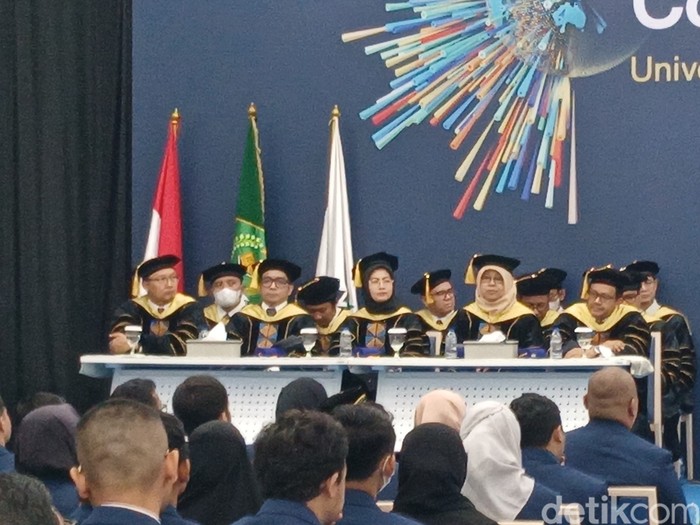 Potret Academic Convocation UIII Sambut Mahasiswa Baru, Dihadiri Jusuf Kalla