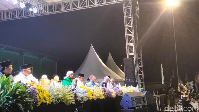 Habib Syech Ingatkan Selawatan Jangan Dicampur dengan Politik Habib Syech Ingatkan Selawatan Jangan Dicampur dengan Politik