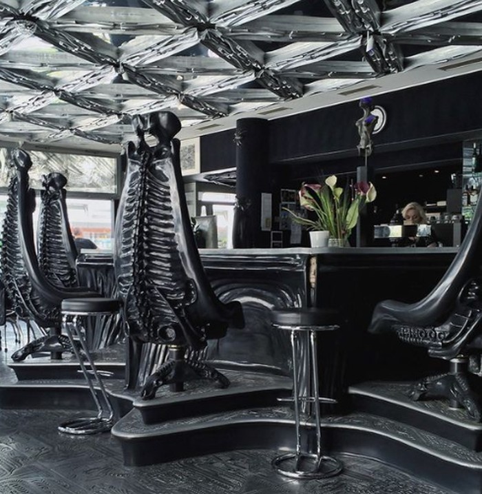 Tampil Beda! 10 Kafe di Dunia Ini Layani Pelanggan dengan Cara Unik