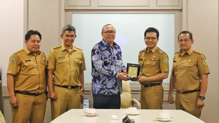 Bupati Bandung Minta Kepala Desa Ikut Sukseskan Program PTSL Bupati Bandung Minta Kepala Desa Ikut Sukseskan Program PTSL