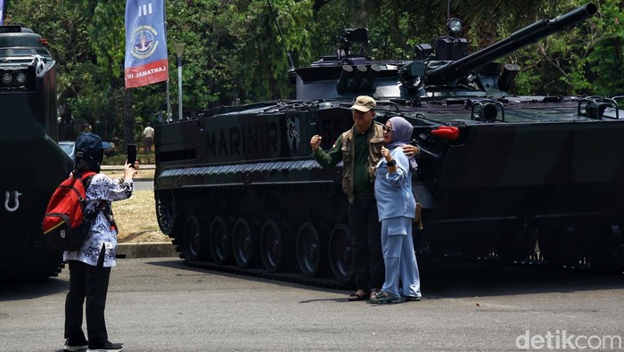 Potret Seratusan Alutsista TNI Mejeng di Monas