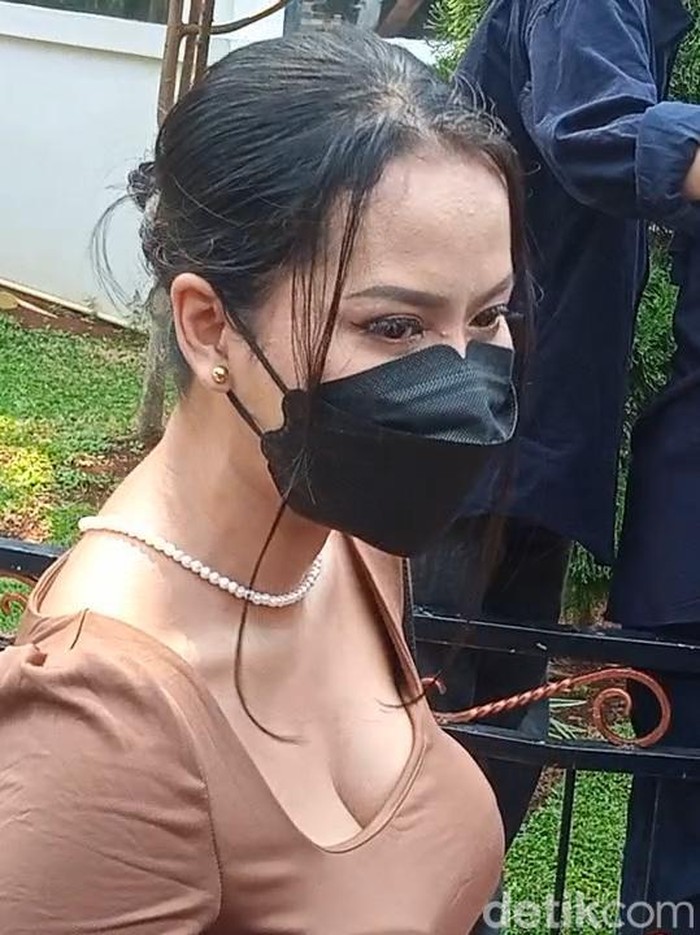 Penampakan Siskaeee Datangi Polda Metro Jaya, Siap Diperiksa soal PH Film Porno