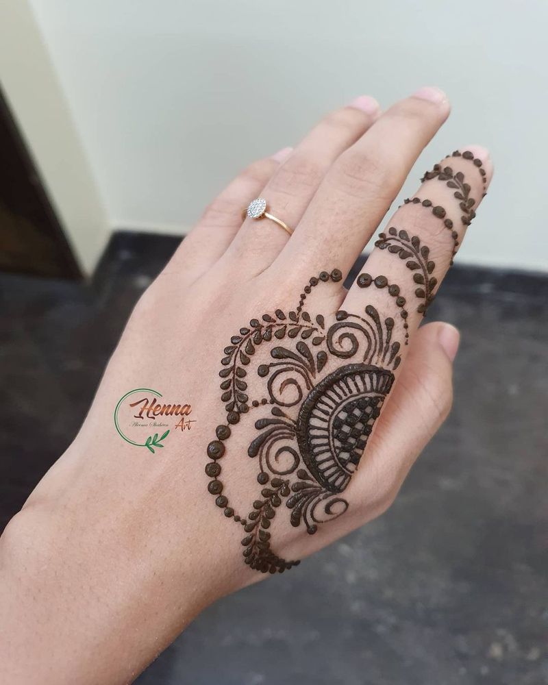 11 Gambar Henna Tangan Simple Dan Cantik Mudah Ditiru