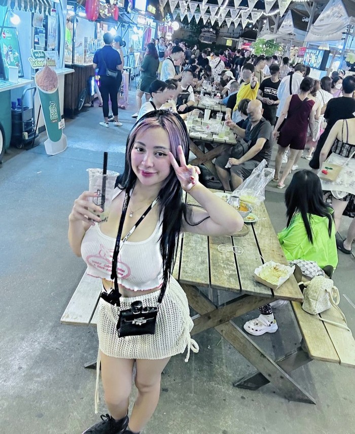 Kulineran Seru Cupi Cupita Saat Liburan ke Thailand hingga Bali