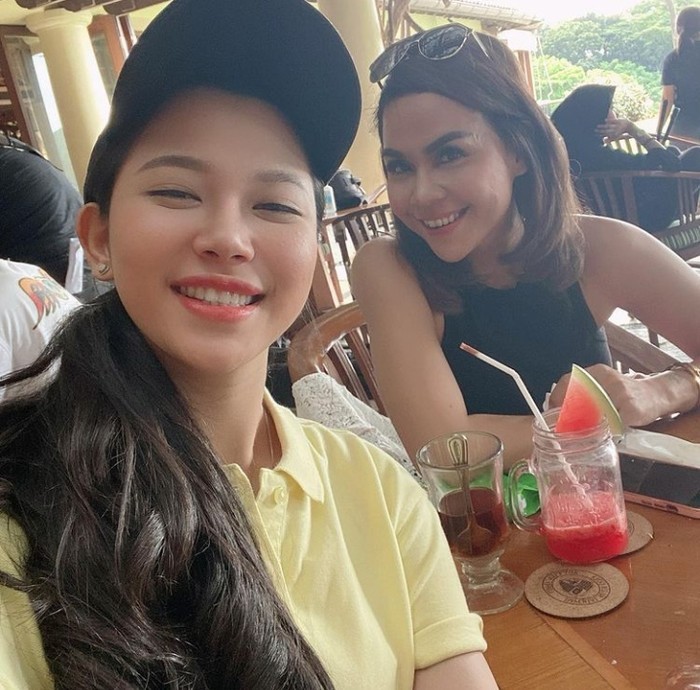 Momen Lisa Oktaviani Aspri ke-27 Hotman Paris Saat Makan Bersama