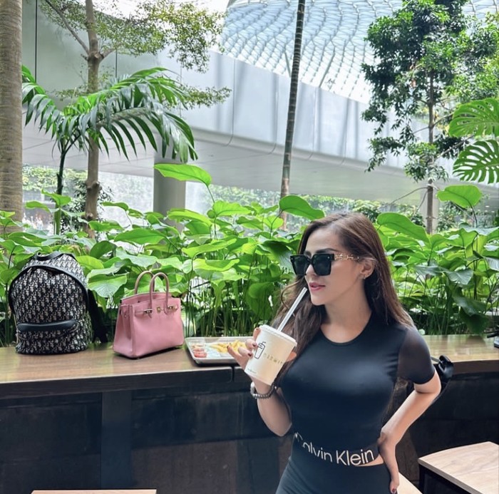 Hobi Mukbang! Selebgram Safa Marwah Lahap Bakso hingga Kerupuk