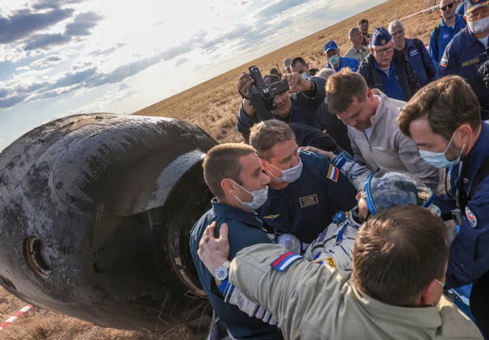 Terjebak Setahun di Angkasa, Astronot AS dan Rusia Akhirnya Balik Bumi Terjebak Setahun di Angkasa, Astronot AS dan Rusia Akhirnya Balik Bumi
