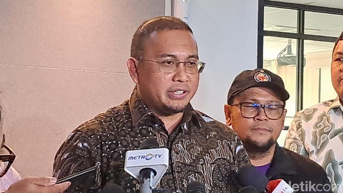 Andre Rosiade Terima Info Survei SMRC Prabowo-Gibran 45%, Ganjar-Mahfud ... Andre Rosiade Terima Info Survei SMRC Prabowo-Gibran 45%, Ganjar-Mahfud ...