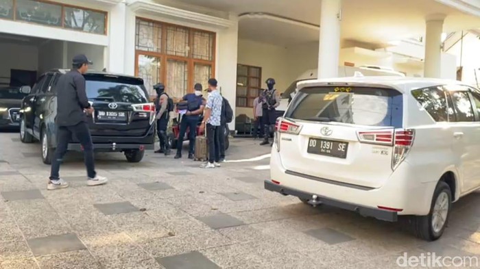 Potret Rumah Mentan Syahrul Yasin Limpo di Makassar Digeledah KPK