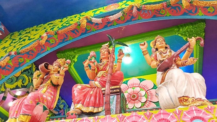 Melihat Keindahan Kuil Shri Mariamman di Medan