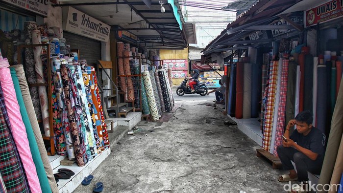 Penampakan Sepinya Pasar Cipadu, Pedagang Gigit Jari