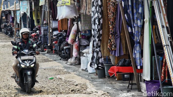 Penampakan Sepinya Pasar Cipadu, Pedagang Gigit Jari