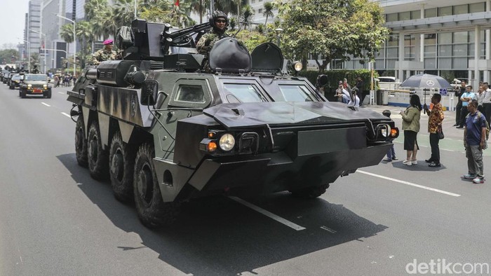 Parade Alutsista hingga Marching Band Ramaikan HUT TNI