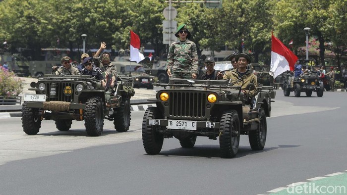 Parade Alutsista hingga Marching Band Ramaikan HUT TNI