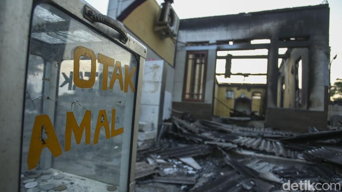 Sisa-sisa Kebakaran Permukiman Semipermanen di Gandaria