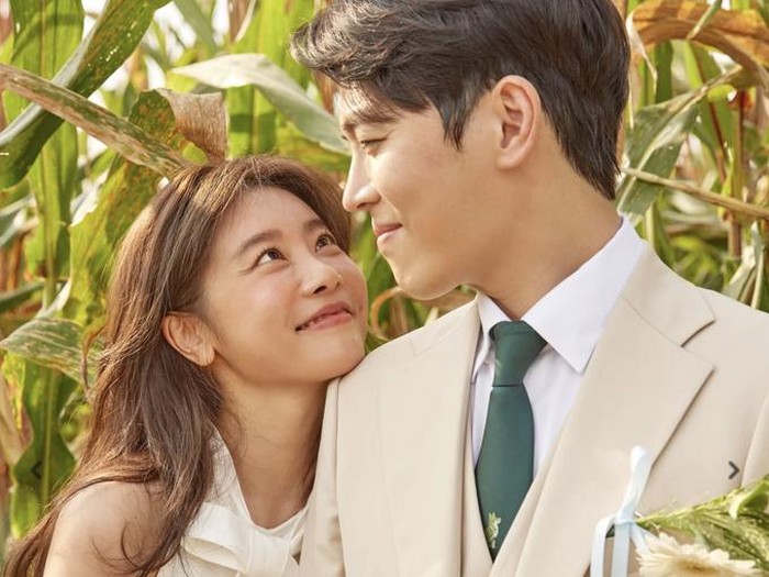 Sojin & Lee Jong Ha Cinlok Main Film, Umumkan Nikah dengan Foto Bucin