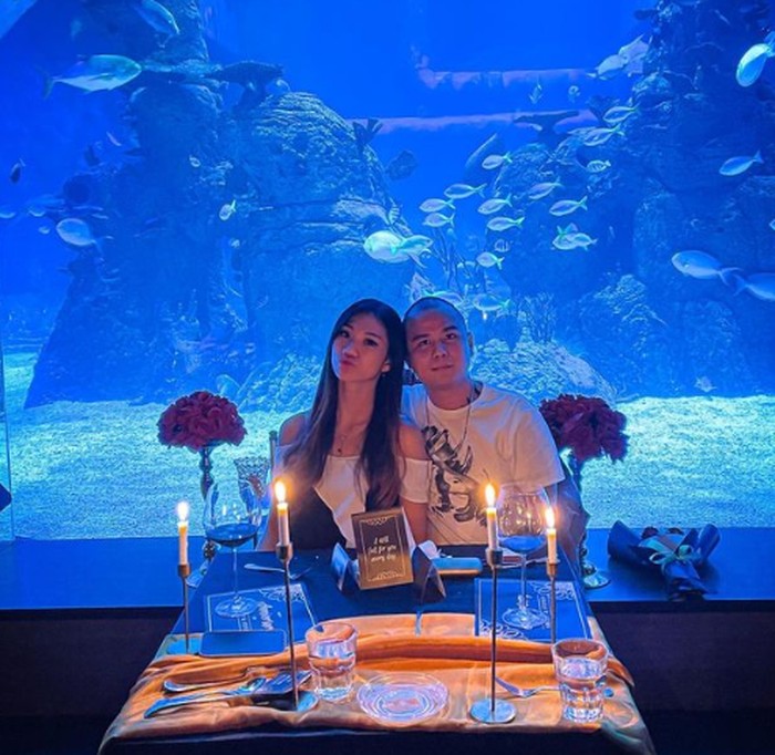 Serunya YouTuber Steven Kurniawan Makan Seafood hingga Dinner di Bawah Laut