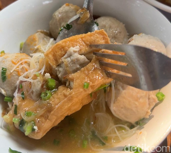 Gurih Nikmat Bakso Pak Mbedud yang Terkenal di Taman Gandaria