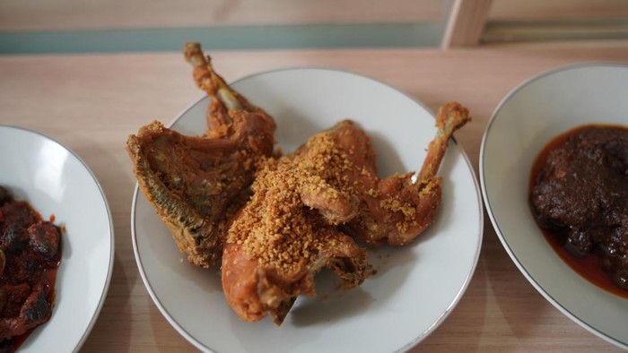Mencicip Menu Favorit BJ Habibie di RM Sari Bundo