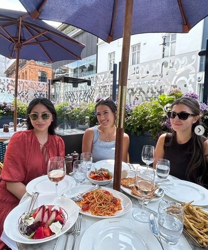 Pesona Anisha Isa, Calon Istri Pangeran Mateen Saat Masak Steak hingga ...