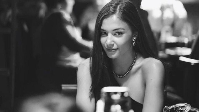 Pesona Anisha Rosnah yang Bikin Pangeran Abdul Mateen Kepincut