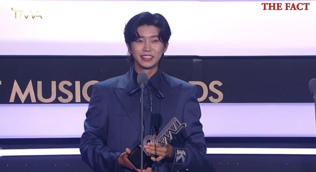 8 Foto Pemenang The Fact Music Awards 2023, SEVENTEEN Bawa Piala Daesang