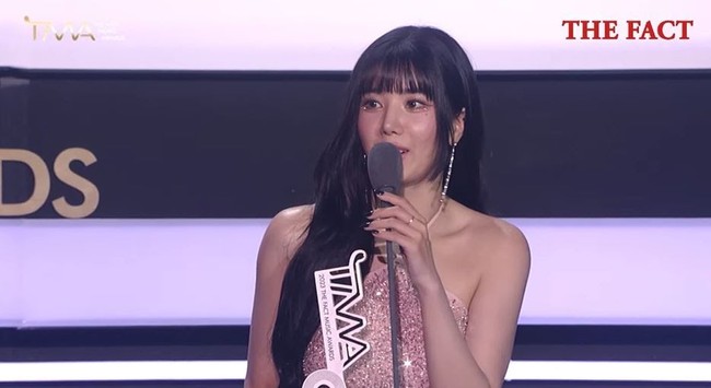 8 Foto Pemenang The Fact Music Awards 2023, SEVENTEEN Bawa Piala Daesang