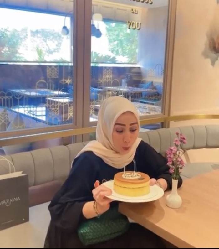 Kulineran Anggie, Istri Pelawak Bedu Saat di Resto hingga Beach Club