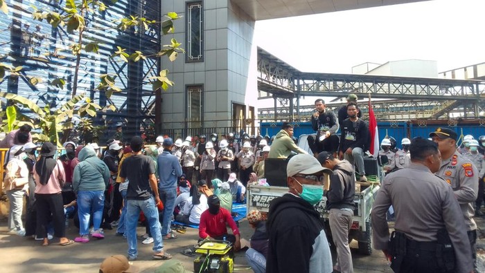 Warga Beri Waktu PT IMIP Selesaikan Dampak Debu Batu Bara Selama 8 Hari Warga Beri Waktu PT IMIP Selesaikan Dampak Debu Batu Bara Selama 8 Hari