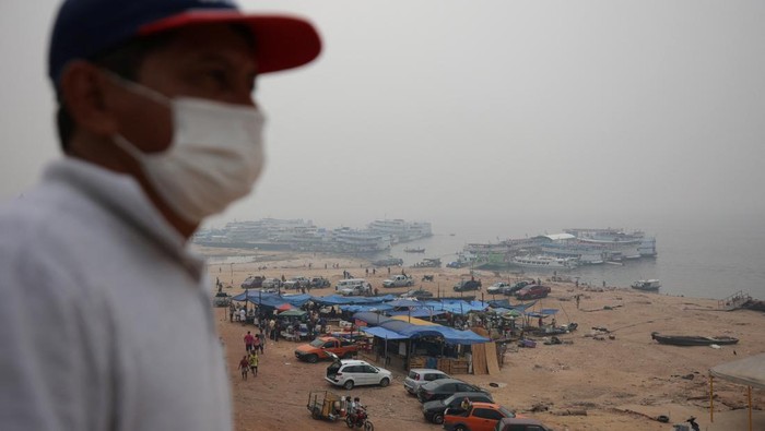 Asap Kebakaran Hutan Mengepung Kota di Amazon