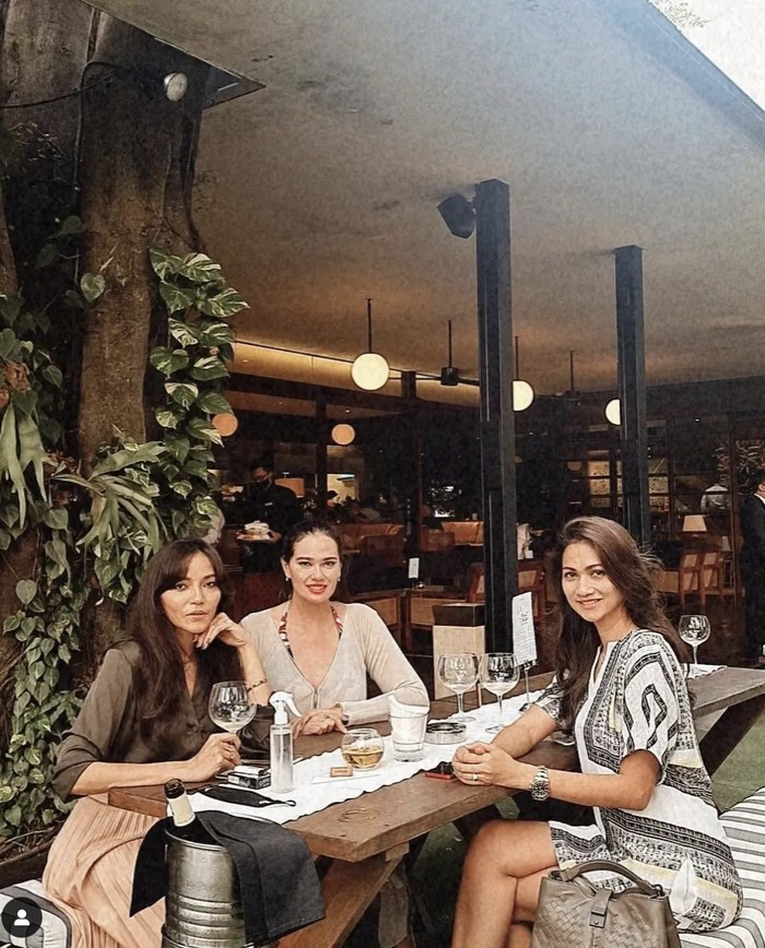 Catherine Wilson Hobi Makan Bareng Keluarga dan Sahabat, Intip Momennya