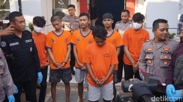 Pengakuan Gangster Surabaya Bikin Geleng-geleng Kepala: Pengen Aja Tawuran Pengakuan Gangster Surabaya Bikin Geleng-geleng Kepala: Pengen Aja Tawuran