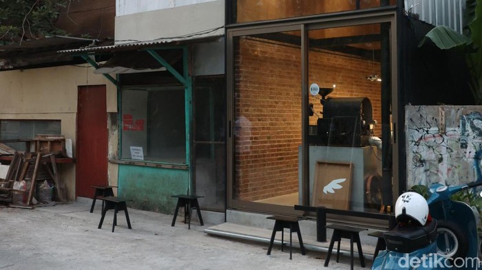 Mampir ke Kedai Kopi Unik Dekat Stasiun MRT Lebak Bulus