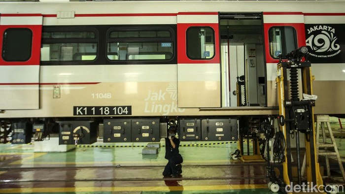 Mengintip Perawatan LRT Jakarta