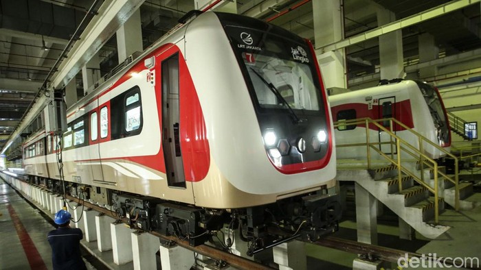 Mengintip Perawatan LRT Jakarta