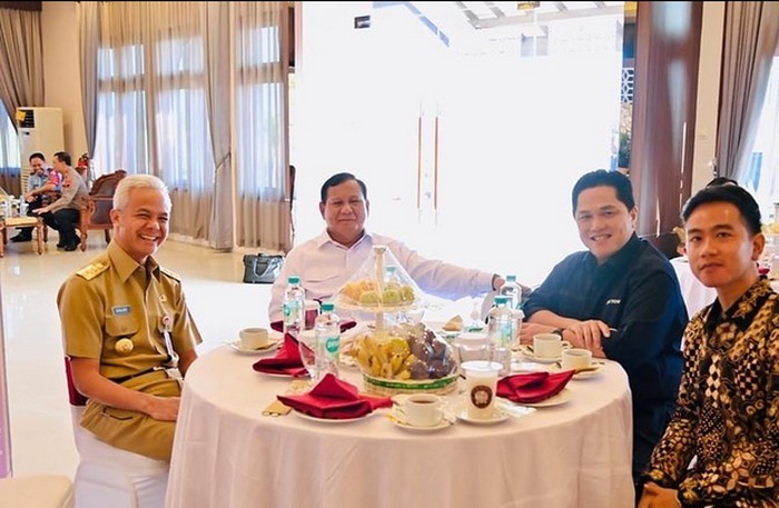 Momen Prabowo Subianto Saat Makan Bareng Presiden Jokowi hingga Ridwan ... Momen Prabowo Subianto Saat Makan Bareng Presiden Jokowi hingga Ridwan ...