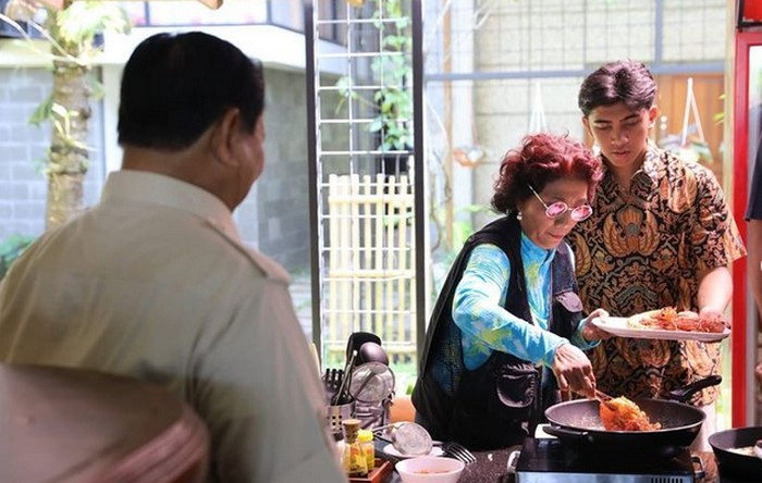 Momen Prabowo Subianto Saat Makan Bareng Presiden Jokowi hingga Ridwan ... Momen Prabowo Subianto Saat Makan Bareng Presiden Jokowi hingga Ridwan ...
