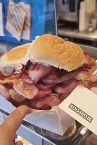 Wow! Bacon Roll Jumbo Ini Mengandung 2.900 Kalori