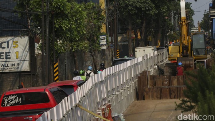 Proyek Kolam Retensi di Lenteng Agung Bikin Macet