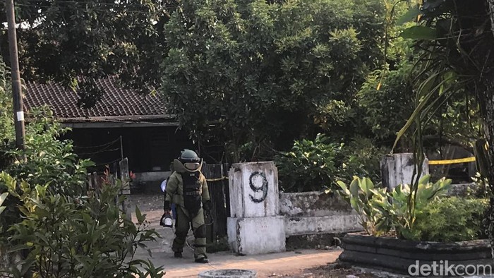 Potret Detik-detik Gegana Datangi Rumah di Jalan Patangpuluhan Jogja Potret Detik-detik Gegana Datangi Rumah di Jalan Patangpuluhan Jogja