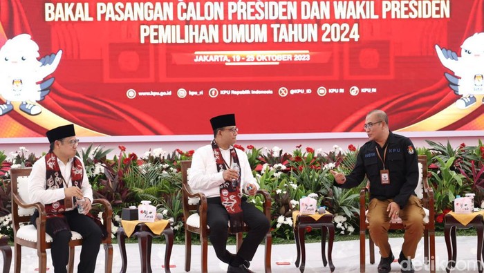 Potret Anies-Cak Imin Jadi Paslon Pertama yang Daftar ke KPU