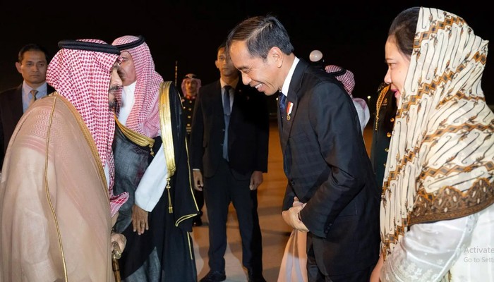 Potret Jokowi Tiba di Riyadh, Bakal Hadiri GCC-Bertemu Pangeran MBS Potret Jokowi Tiba di Riyadh, Bakal Hadiri GCC-Bertemu Pangeran MBS