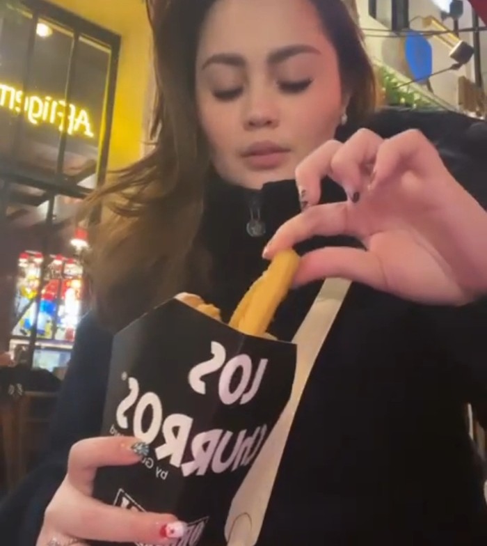 Pamer Foto Anak, Jennifer Dunn Jajan di Disneyland dan Makan Malam Mewah Pamer Foto Anak, Jennifer Dunn Jajan di Disneyland dan Makan Malam Mewah