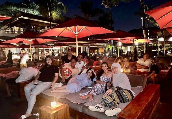 Pamer Foto Anak, Jennifer Dunn Jajan di Disneyland dan Makan Malam Mewah Pamer Foto Anak, Jennifer Dunn Jajan di Disneyland dan Makan Malam Mewah