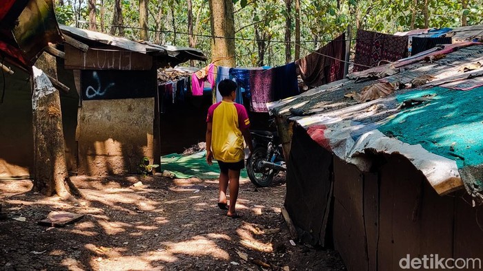 Menengok Kehidupan di Kampung Pemulung TPA Sarimukti
