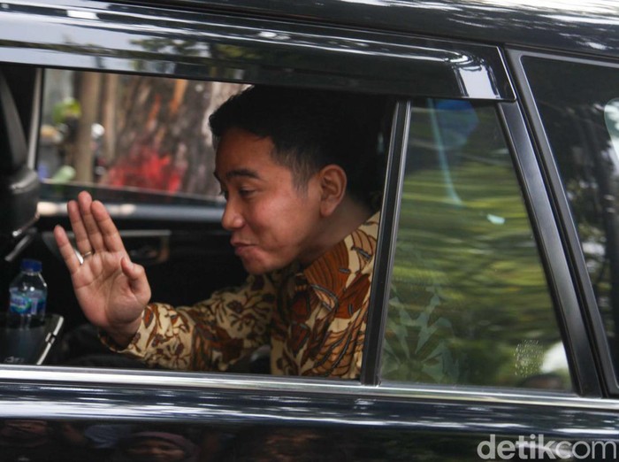 Kata Gibran soal Nasibnya di PDIP Usai Jadi Cawapres Prabowo Kata Gibran soal Nasibnya di PDIP Usai Jadi Cawapres Prabowo