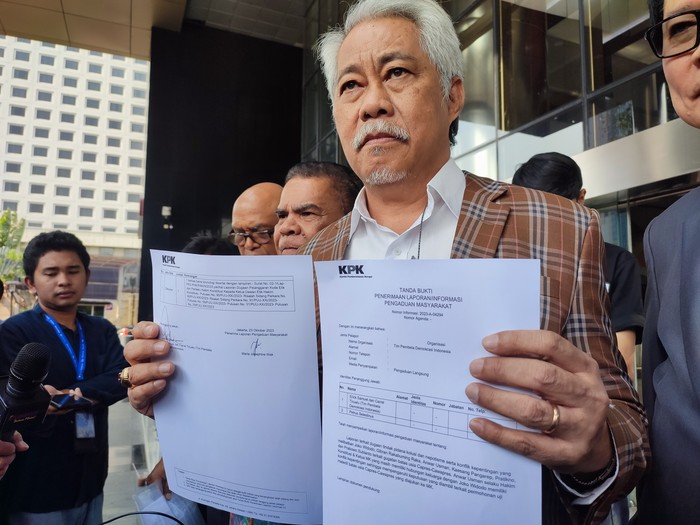 TPDI Laporkan Jokowi, Ketua MK, Gibran, hingga Kaesang soal Tuduhan KKN TPDI Laporkan Jokowi, Ketua MK, Gibran, hingga Kaesang soal Tuduhan KKN